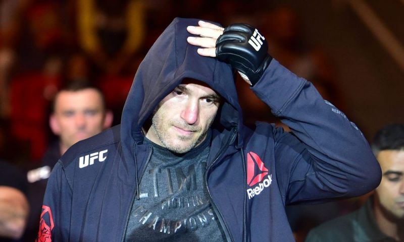 UFC 246 - Aleksei Oleinik secures 46th career submission win by tapping ...