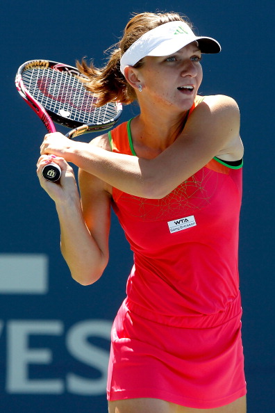 Young Simona Halep upstages Sam Stosur to win Kremlin Cup