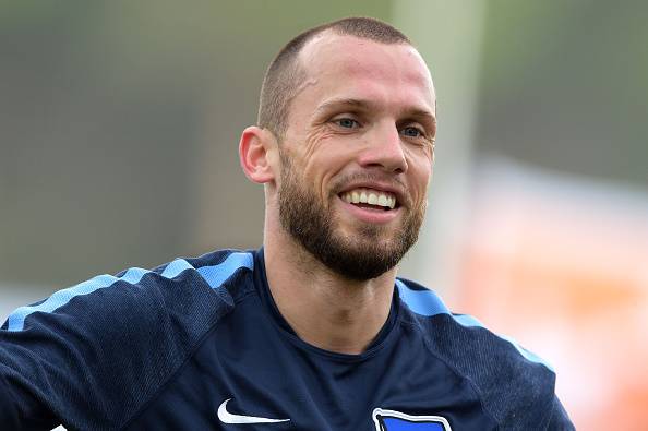 Defender John Heitinga returns to Ajax