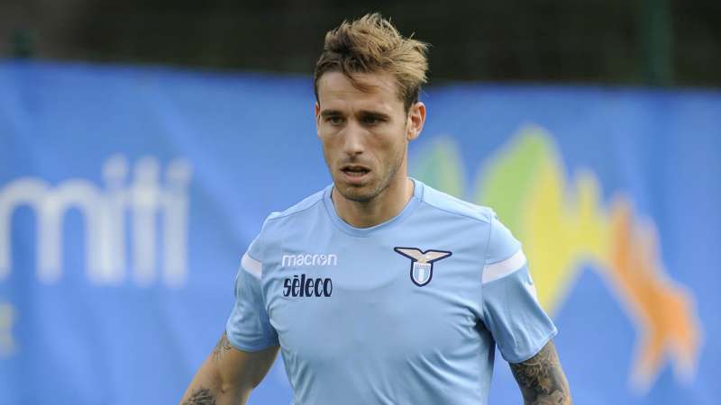 WATCH: Lucas Biglia mobbed ahead of AC Milan move